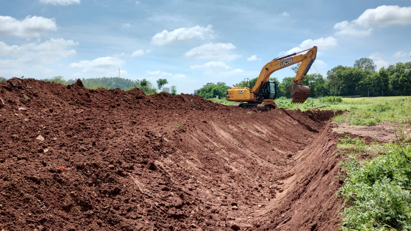 Prefeitura executa abertura de vala no Santa Rosa para auxílio na ...