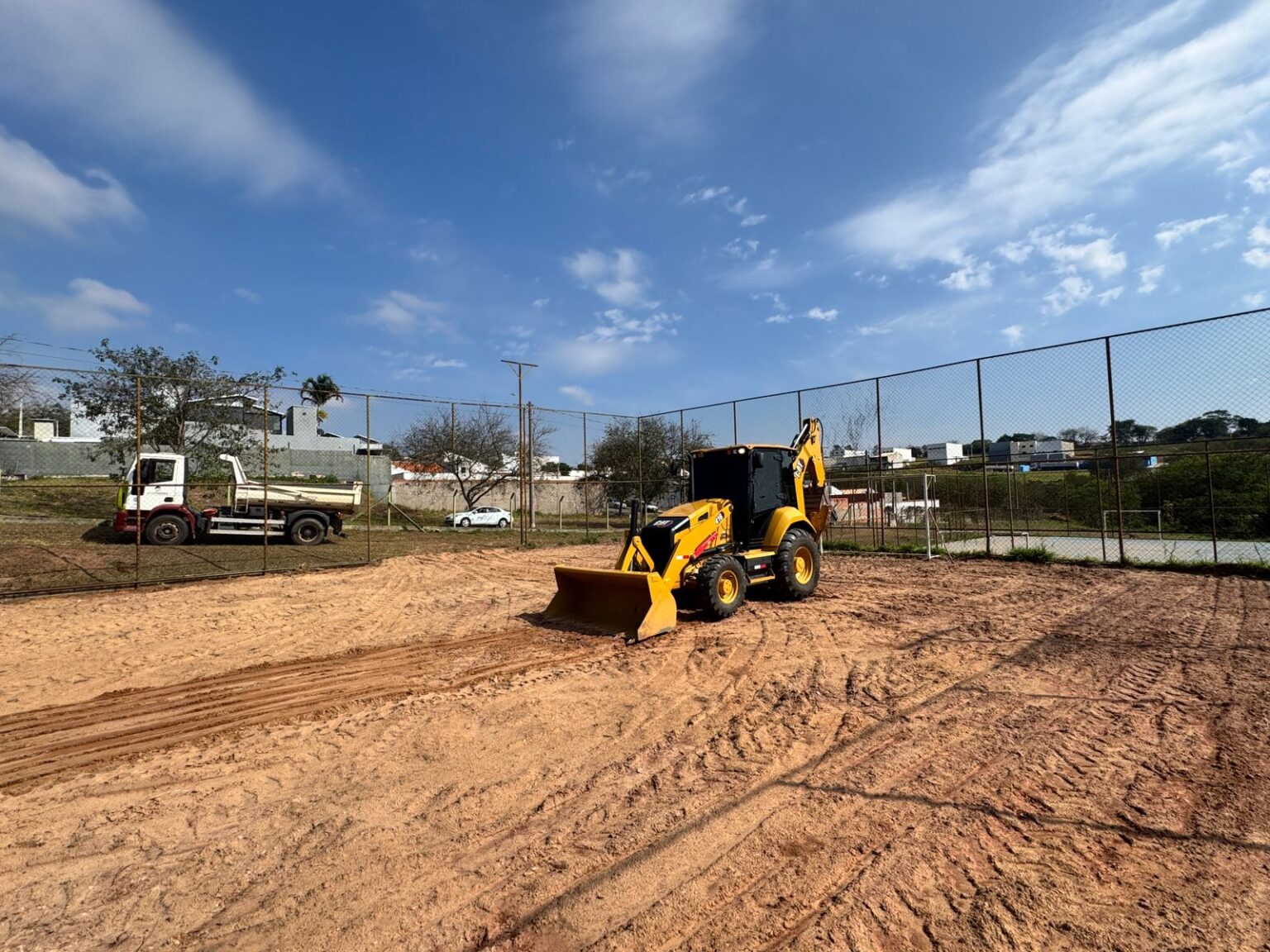 Prefeitura realiza manutenção em campo de areia no bairro Alto da Boa ...